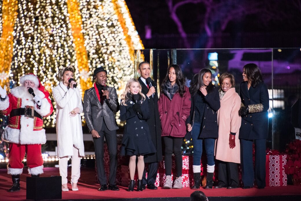 President and First Family Sing at the 2015 National Tree Lighting ...