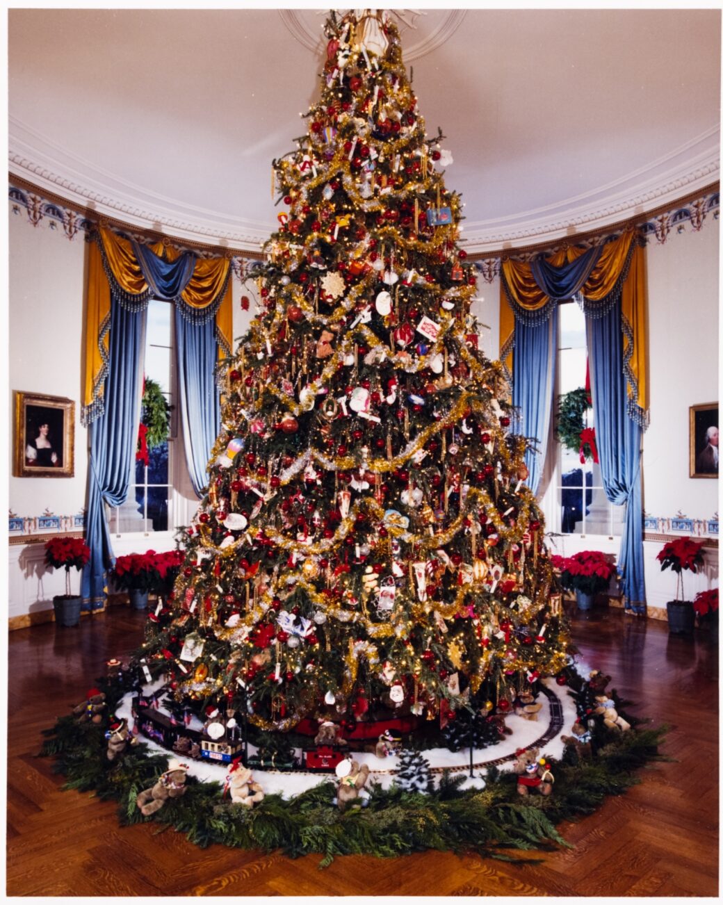 Christmas Themes: Nancy Reagan and Second Genesis - Photo 8 - White ...