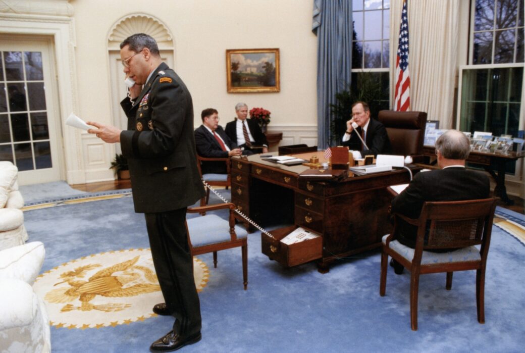 The Working West Wing: President Bush Receives War Status Reports ...