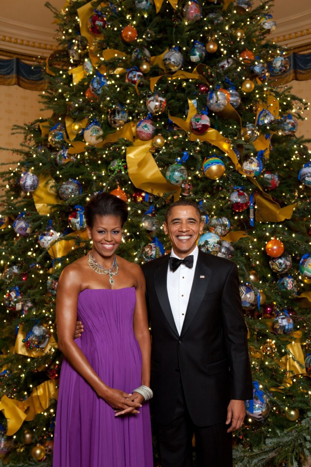 Christmas Cheer: President and Mrs. Obama with Tree - White House ...