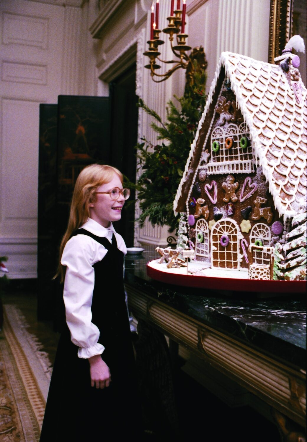 Gingerbread at the White House: Amy Carter Admires the Gingerbread ...