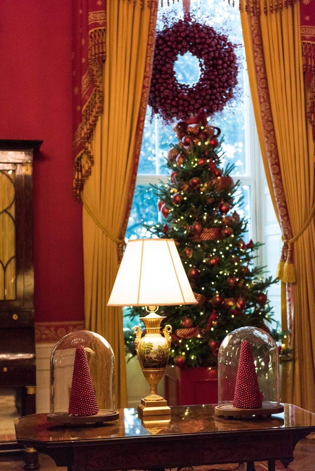 2015 White House Christmas in Pictures: Red Room - White House ...