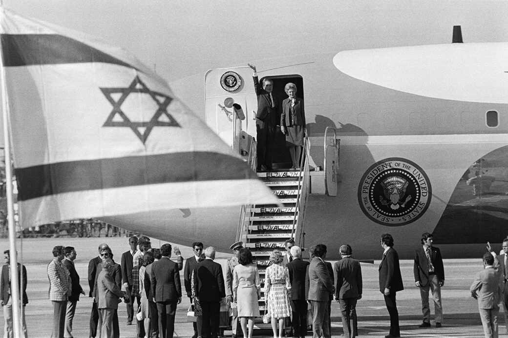 The Nixons on SAM 27000 - White House Historical Association