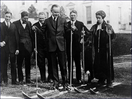 National Photo Company: President and Mrs. Coolidge on Skis - Photo 1 ...
