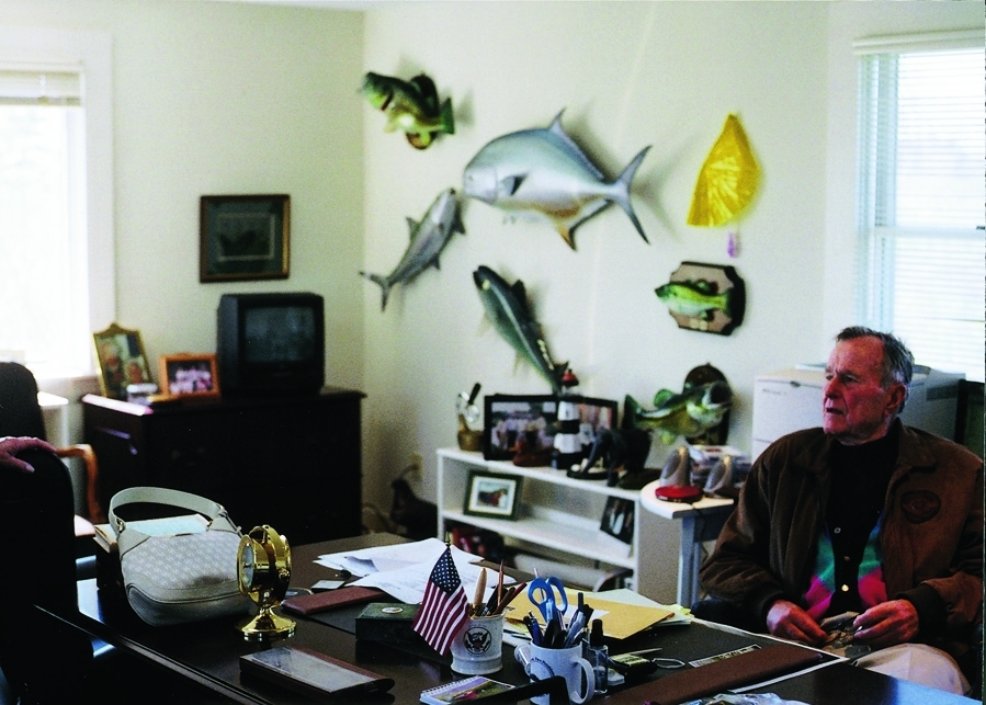 Presidental Vacations & Retreats: President George H.W. Bush at Walker ...