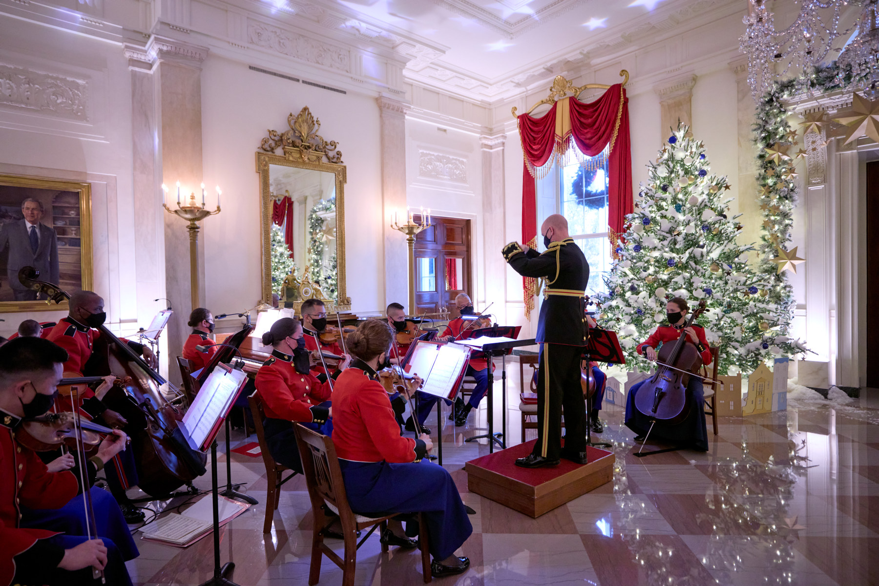 2021 White House Christmas in Pictures - White House Historical Association