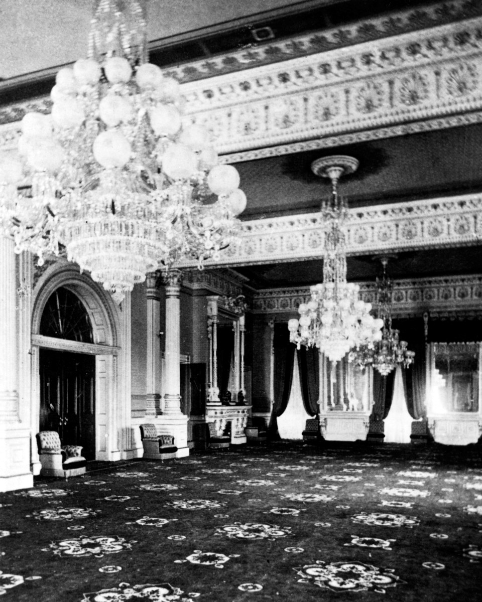 The Chandeliers of the East Room - White House Historical Association