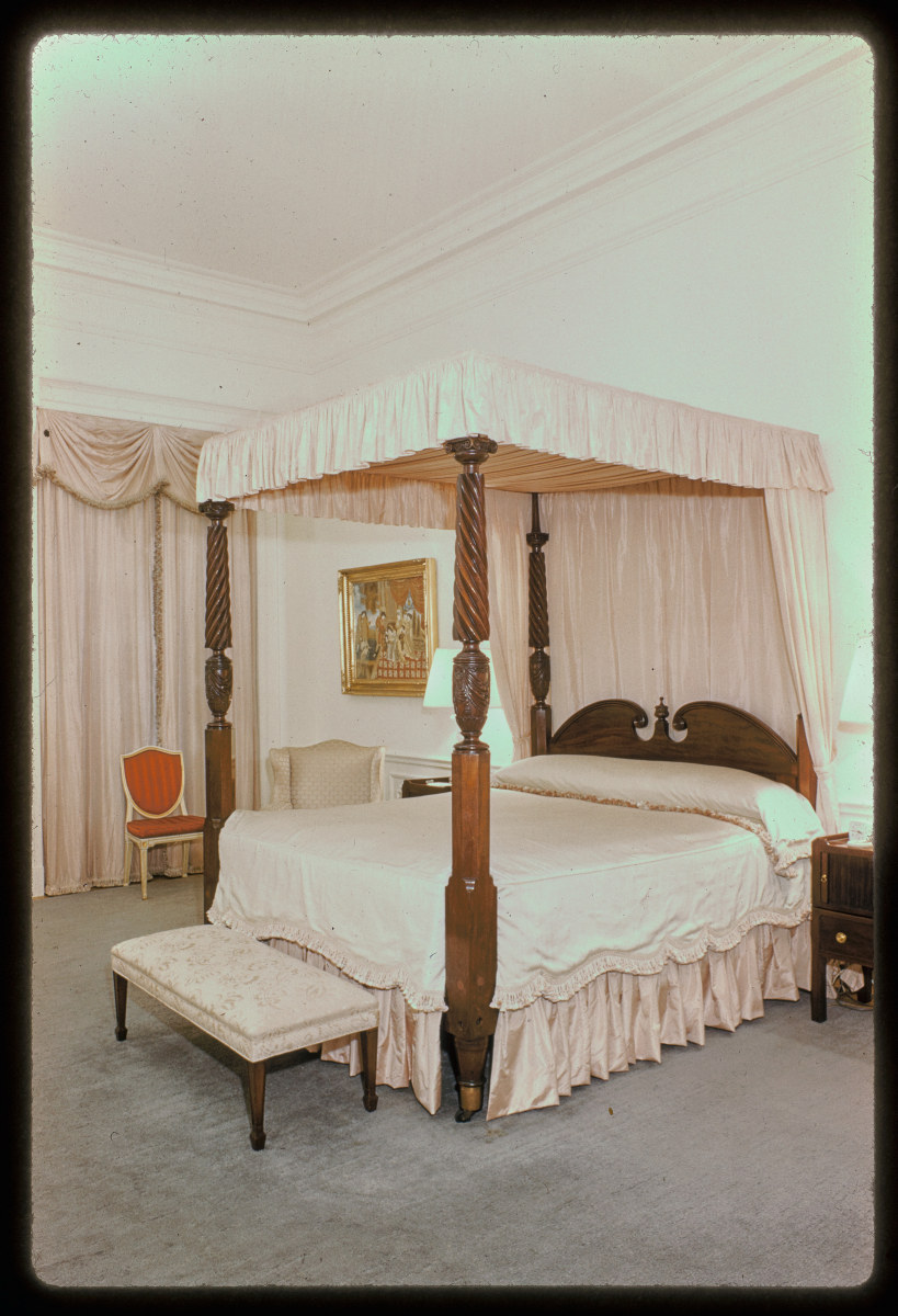 A Small Slice of Kennedy Decor: The Queens’ Sitting Room - White House ...