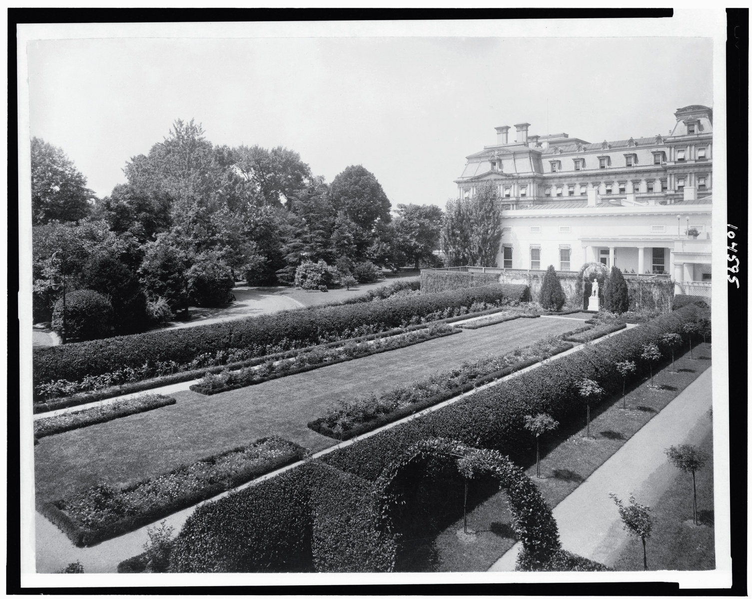 President Kennedy's Rose Garden - White House Historical Association